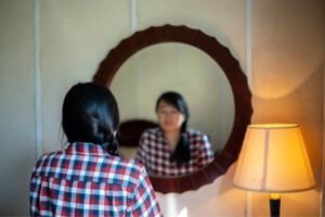 Looking At Yourself In The Mirror Psychology | 7 Must-Read Facts